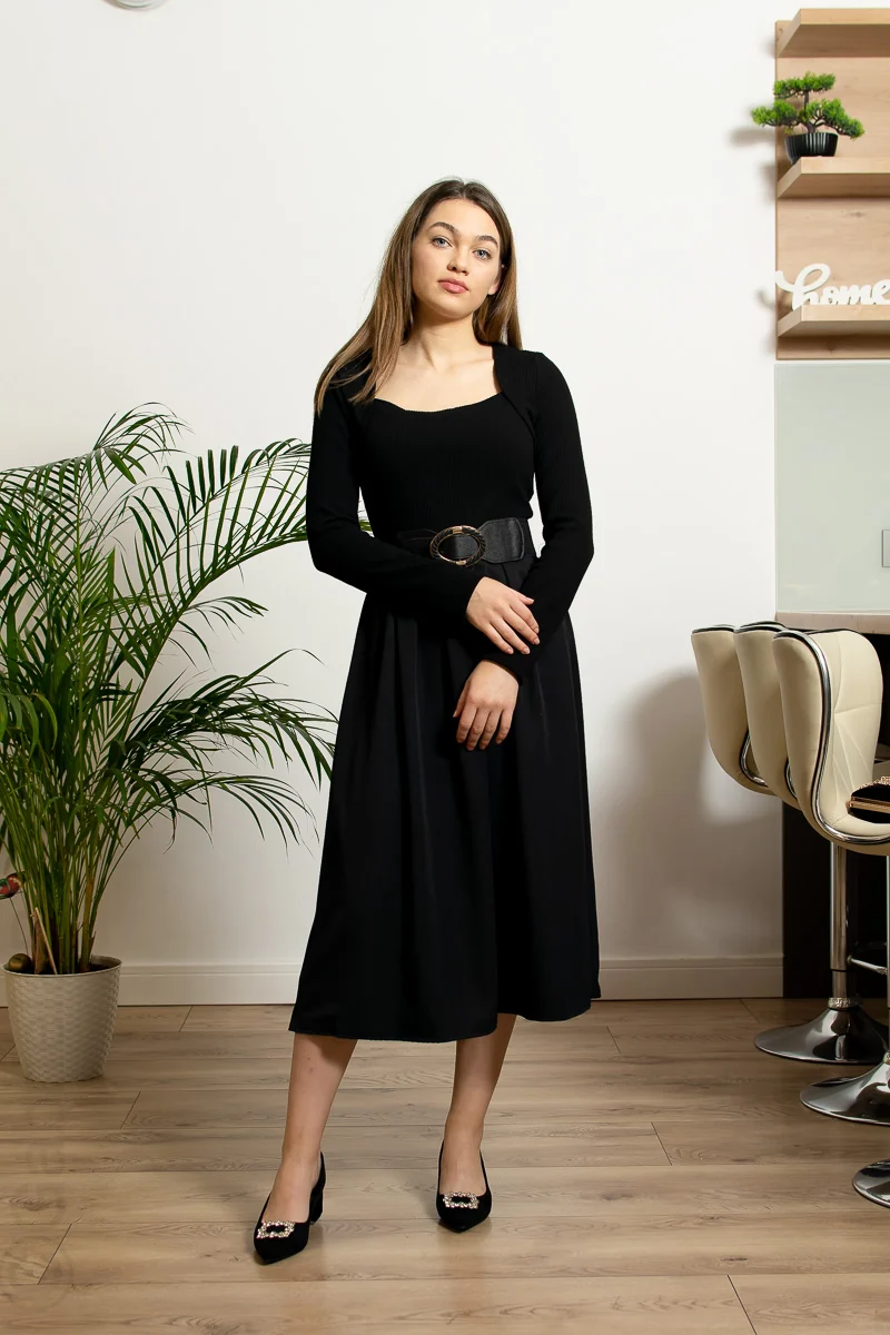 Rochie a line neagra | Rochii banchet clasa a 12 a | rochii in forma de ...